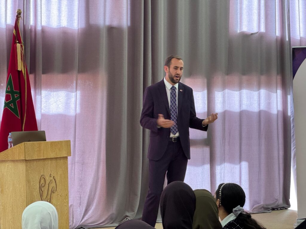 Sahara Marocain: Brandon Elias, Deputy Cultural Attaché at the U.S ...